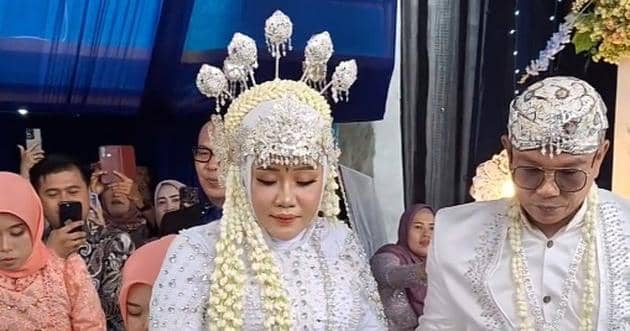 7 Fakta Dokter Ayu Kartika Agustina Istri Baru Andika Mahesa | Popmama.com