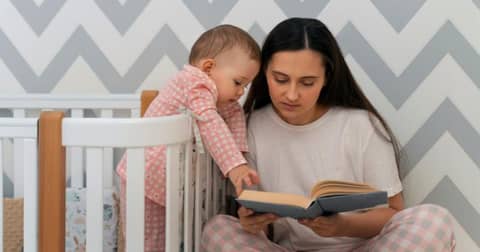 22 Aktivitas Bermain untuk Bayi Usia 1 sampai 12 Bulan | Popmama.com