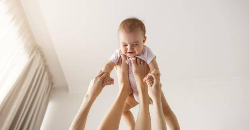 22 Aktivitas Bermain untuk Bayi Usia 1 sampai 12 Bulan | Popmama.com