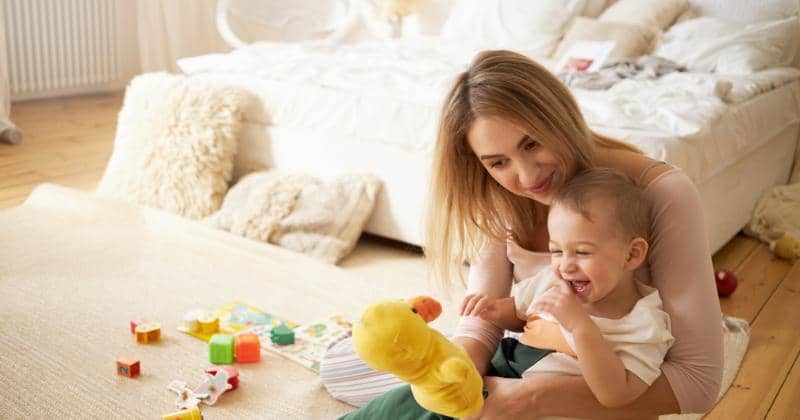 22 Aktivitas Bermain untuk Bayi Usia 1 sampai 12 Bulan | Popmama.com