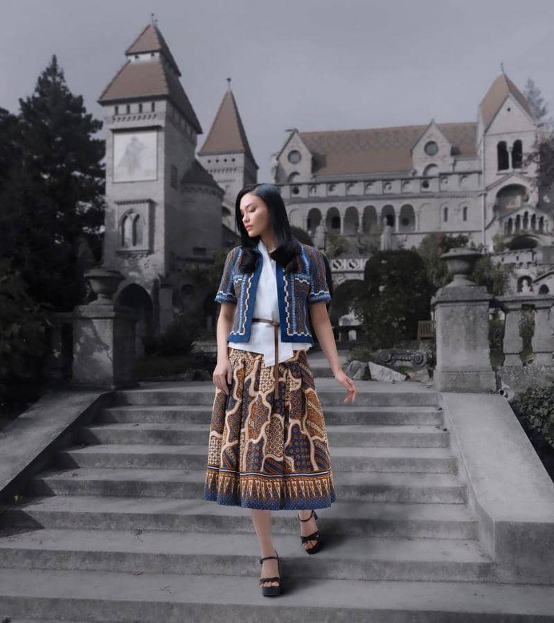 10 Ide Styling Batik yang Cocok Untuk Dikenakan sehari-hari | Popmama.com