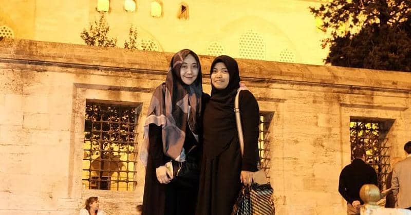 9 Fakta Istri Hanan Attaki, Viral Ketahuan Poligami | Popmama.com