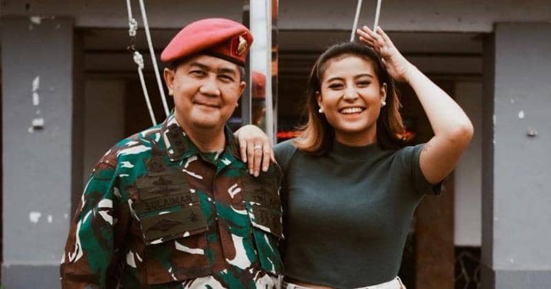 7 Fakta Keluarga Awkarin, Tajir dan Orangtuanya Dokter | Popmama.com