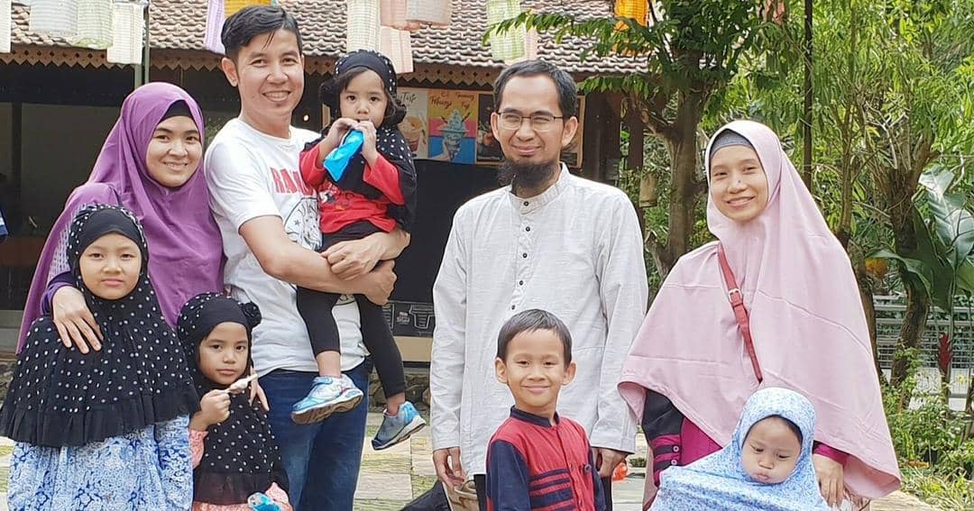 7 Fakta Keluarga Ustaz Adi Hidayat yang Jarang Diketahui | Popmama.com