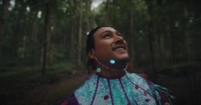 Makna dan Lirik Lagu 'Dari Planet Lain' Sal Priadi | Popmama.com