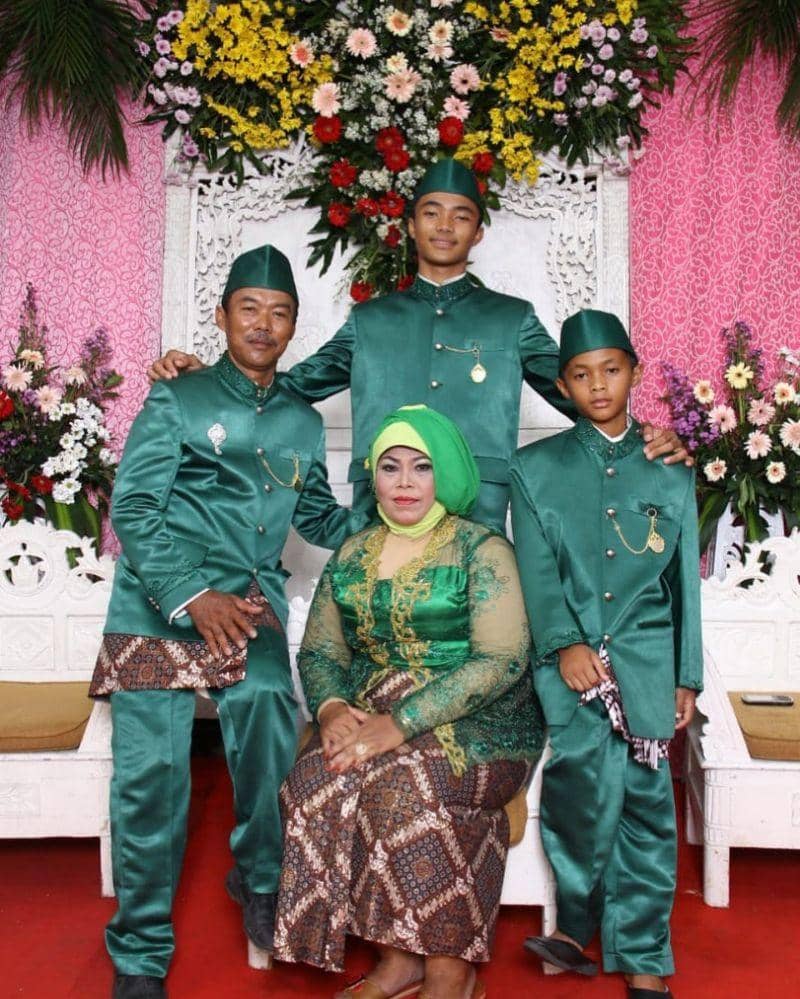 7 Fakta Keluarga Ernando Ari, Kiper Timnas Indonesia | Popmama.com