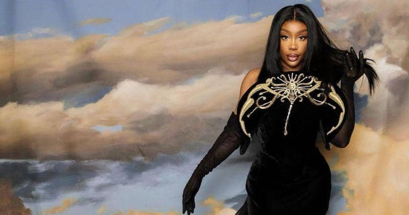 Terjemahan dan Lirik Lagu 'Saturn' SZA | Popmama.com