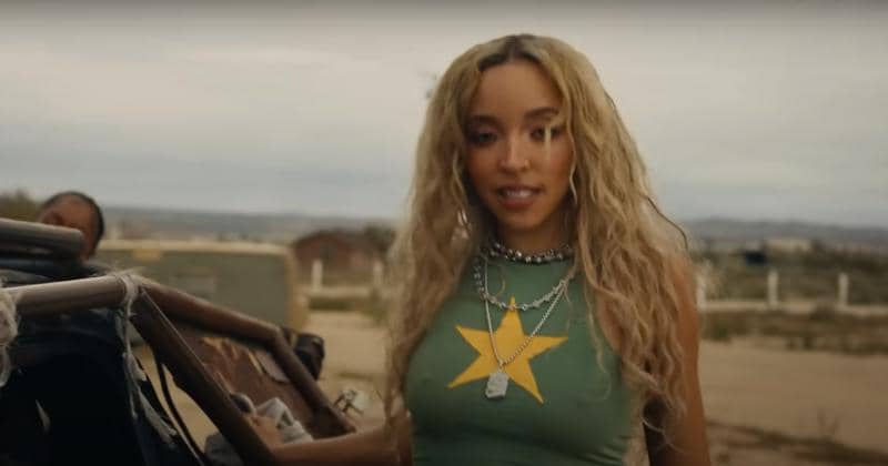 Lirik Lagu 'Nasty Girl' Tinashe, Viral di TikTok | Popmama.com