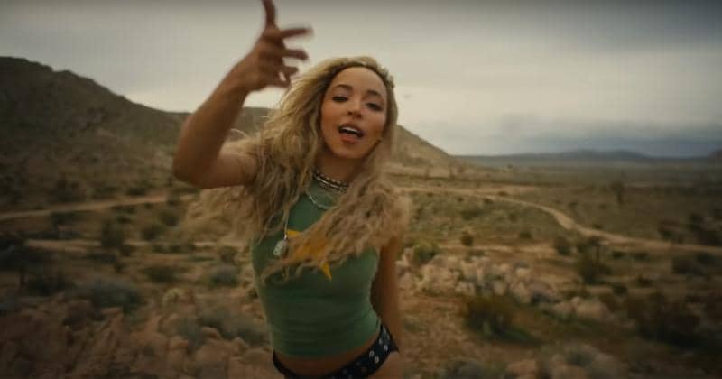 Lirik Lagu 'Nasty Girl' Tinashe, Viral di TikTok | Popmama.com