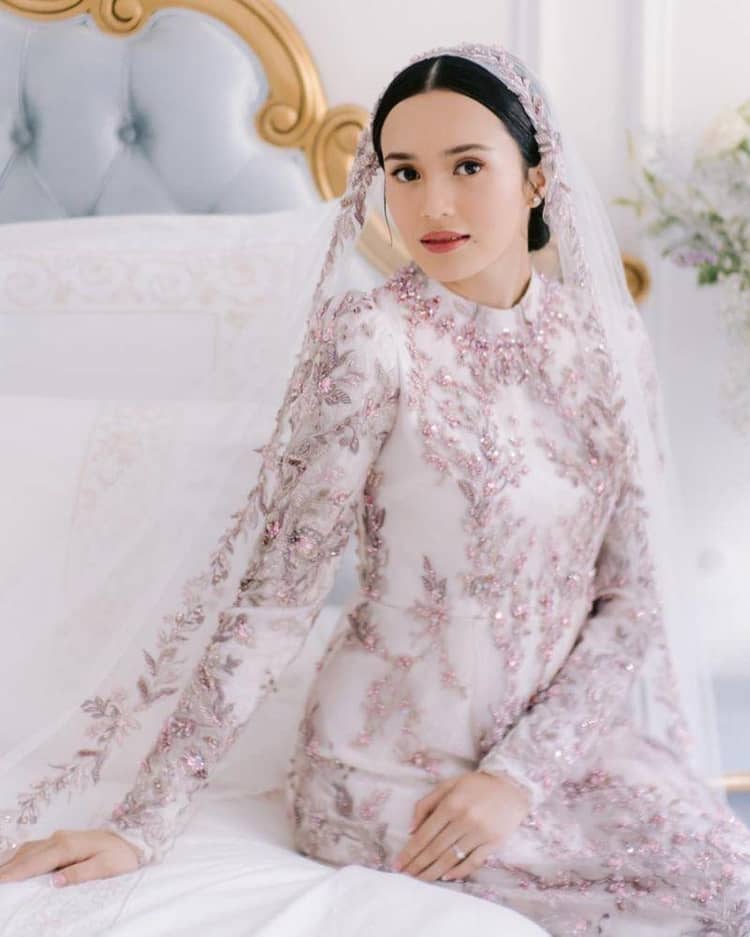 8 Potret Beby Tsabina dari Lamaran hingga Pernikahan | Popmama.com