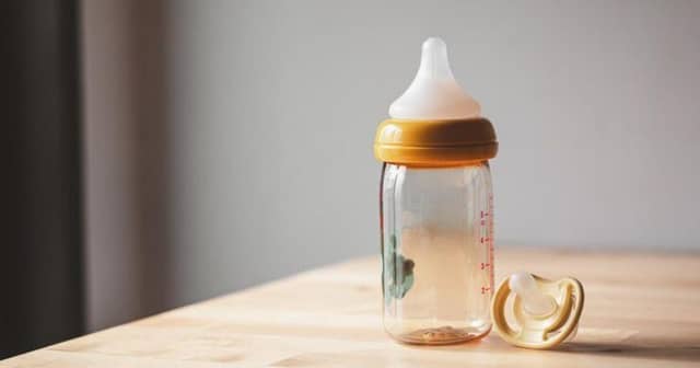 Apa Bedanya Botol Susu PP dan Botol Susu PPSU? | Popmama.com