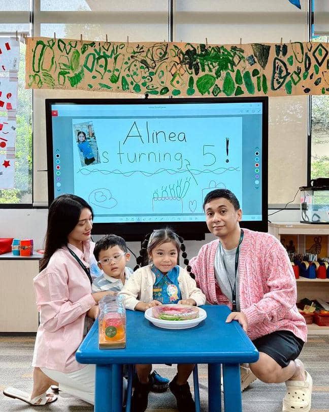 10 Foto Raditya Dika bersama Kedua Anaknya, Alinea & Aksara | Popmama.com