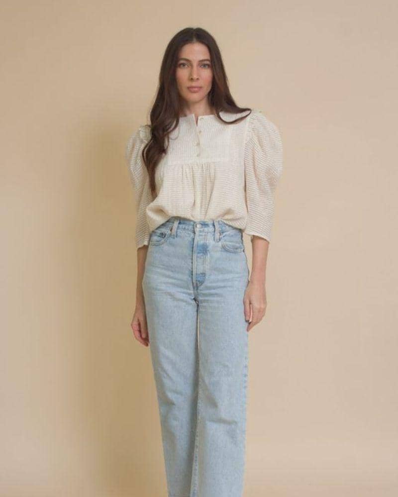 10 Model Atasan Perempuan yang sedang Trending di 2024 | Popmama.com