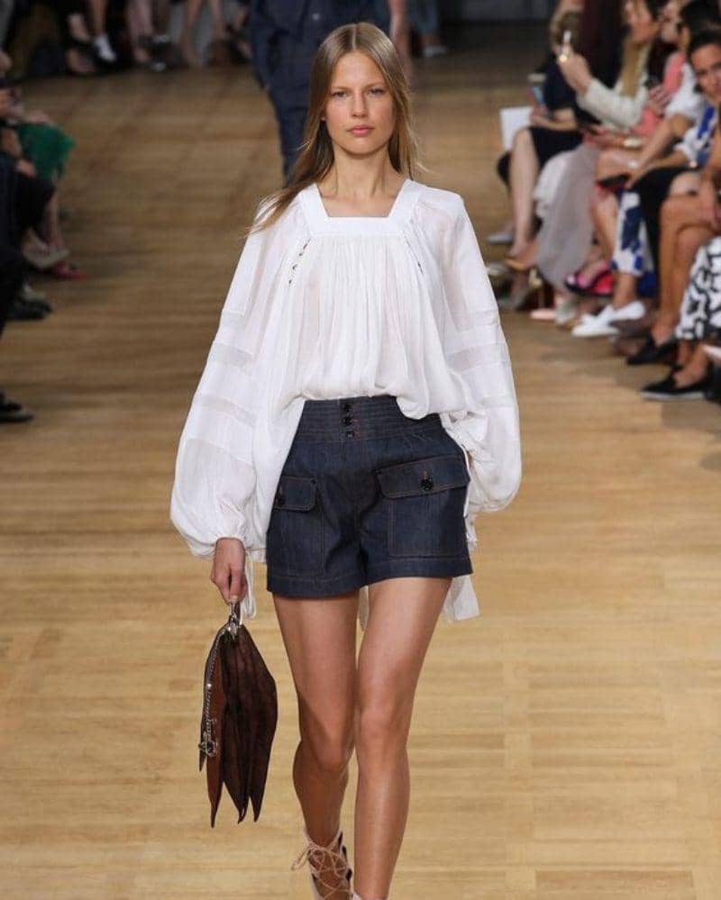 10 Model Atasan Perempuan yang sedang Trending di 2024 | Popmama.com