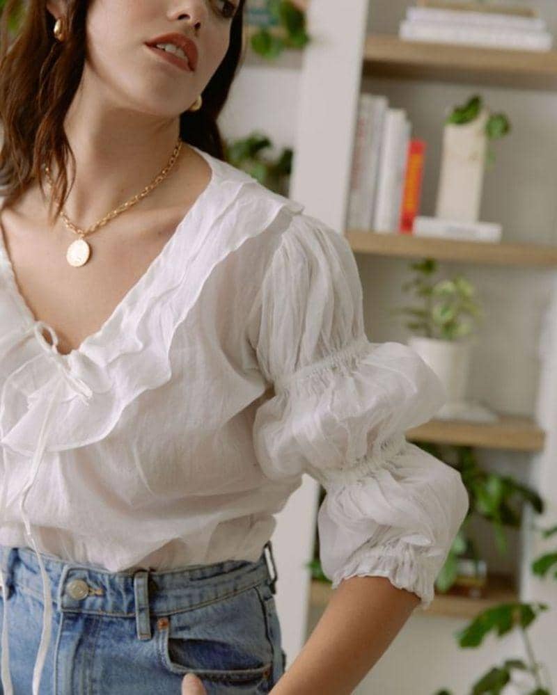 10 Model Atasan Perempuan yang sedang Trending di 2024 | Popmama.com
