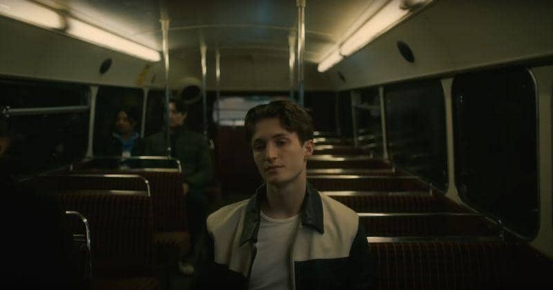 Makna dan Lirik Lagu Henry Moodie - Drunk Text | Popmama.com