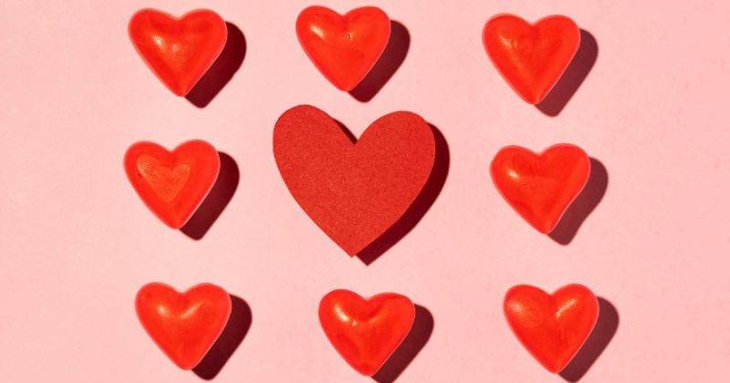 Arti Emoji Love Merah, Bermakna Cinta Penuh Gairah | Popmama.com