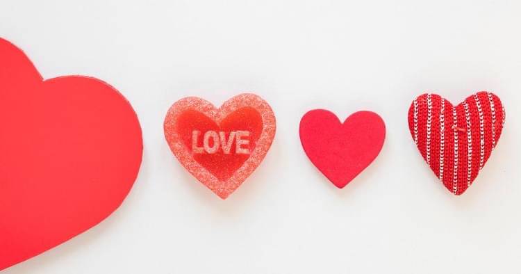 Arti Emoji Love Merah, Bermakna Cinta Penuh Gairah | Popmama.com