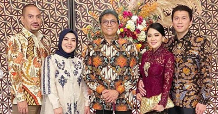 Biodata dan Profil Rosano Barack Mertua Syahrini, Orang Kaya | Popmama.com