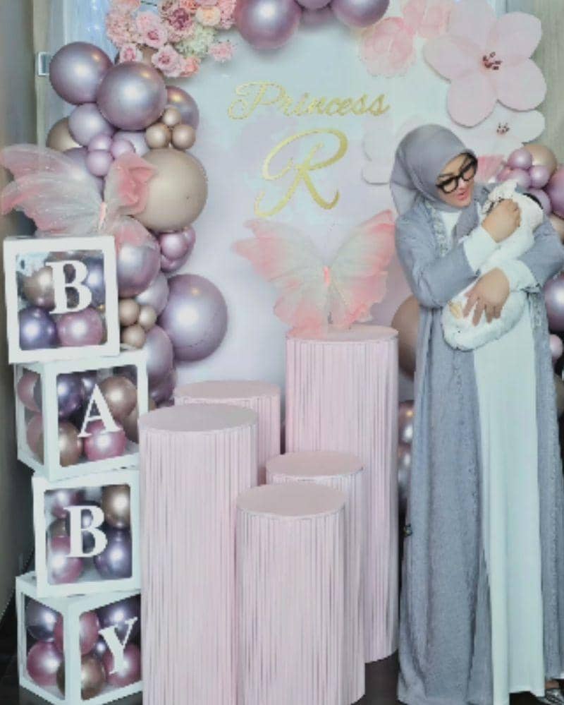 7 Potret Syahrini Momong Baby R, Wajahnya Masih Dirahasiakan | Popmama.com