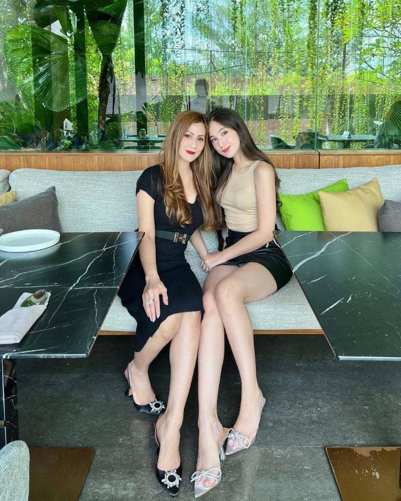 Siapa Orangtua Laura Moane Mantan Al Ghazali? | Popmama.com