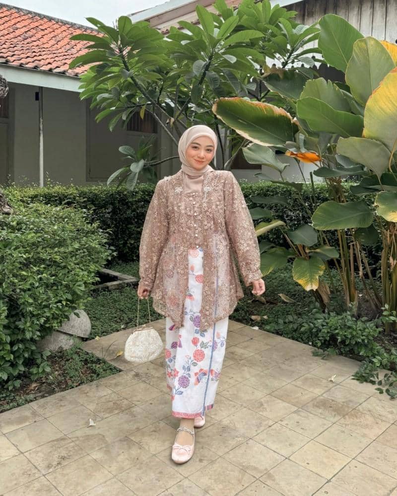 7 Model Rok Kebaya Modern untuk Hijab, Kekinian! | Popmama.com