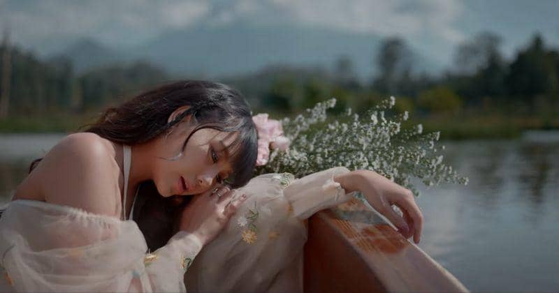 Lirik Lagu 'Setengah Mati' Ghea Indrawari, Perasaan Duka | Popmama.com