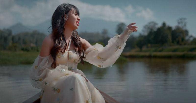 Lirik Lagu 'Setengah Mati' Ghea Indrawari, Perasaan Duka | Popmama.com