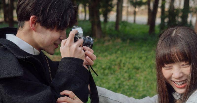 8 Lagu Cinta Indonesia Paling Romantis Tahun 2024 | Popmama.com