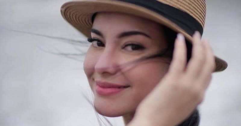 Profil dan Biodata Medina Dina, Pacarnya Gading Marten | Popmama.com