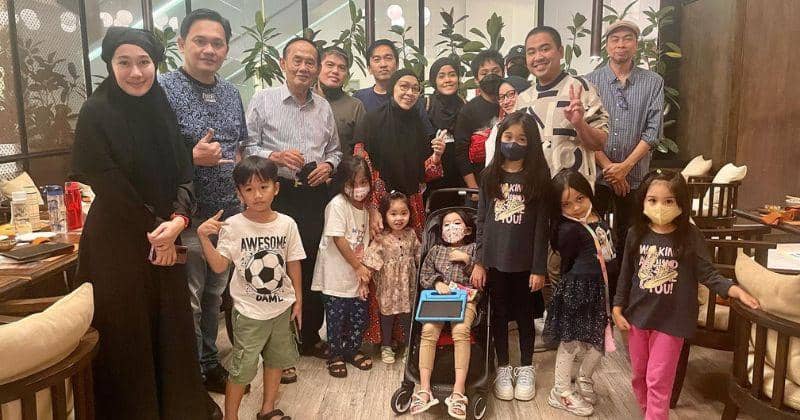 6 Fakta Keluarga Farhat Abbas, Ayahnya Mantan Hakim Agung MA | Popmama.com
