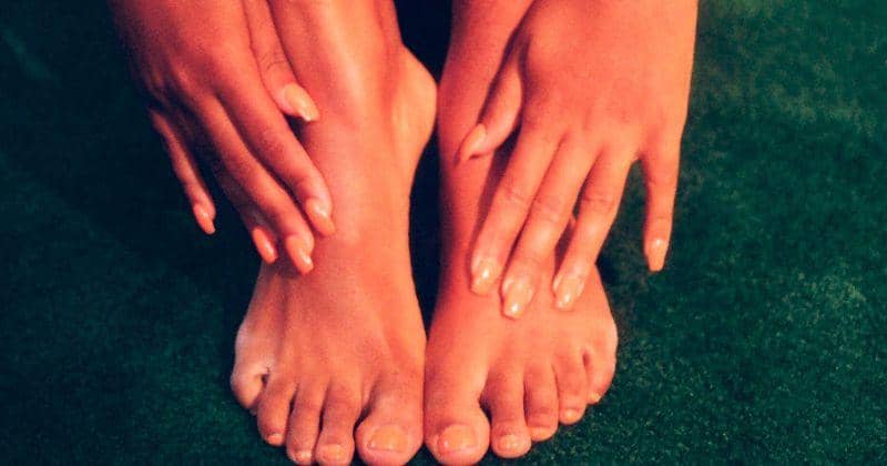 11 Penyebab Kaki Bengkak dan Cara Mengatasinya | Popmama.com