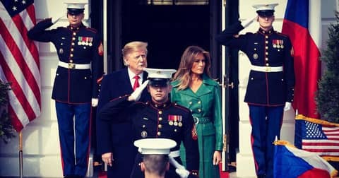 Siapa Istri Donald Trump? Beda 7 Tahun dari Anak Pertama Trump ...