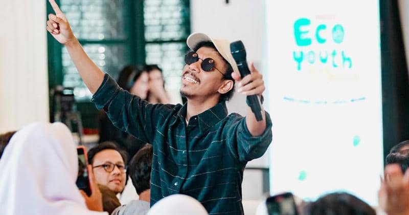 9 Fakta Raim Laode Suami Komang, Awalnya Seorang Komika | Popmama.com