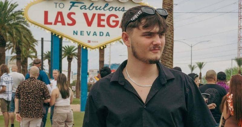 5 Fakta Keluarga Elliot James Reay yang Lagi Viral | Popmama.com