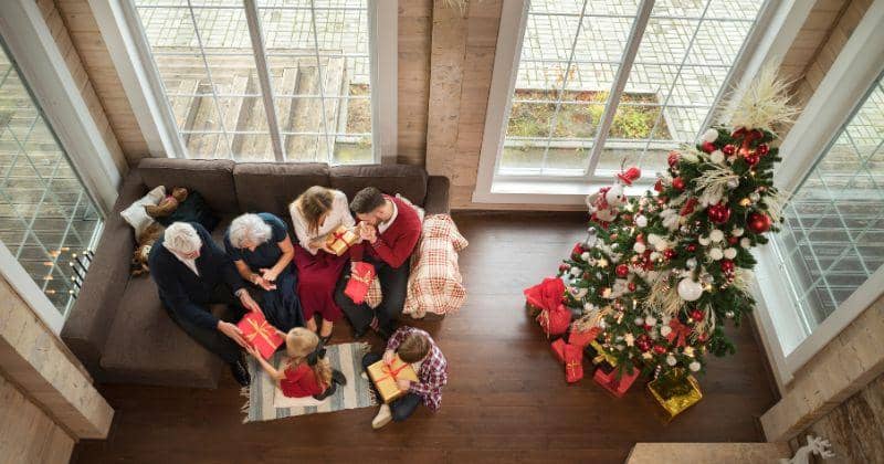15 Puisi Natal tentang Kehidupan, Menginspirasi Hati | Popmama.com