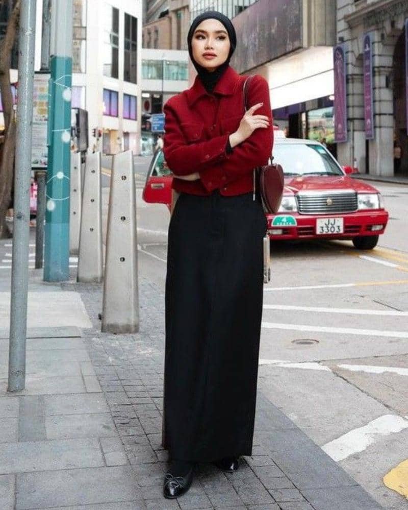 8 Tips Padu Padan Warna Maroon, Sempurna untuk Akhir Tahun | Popmama.com