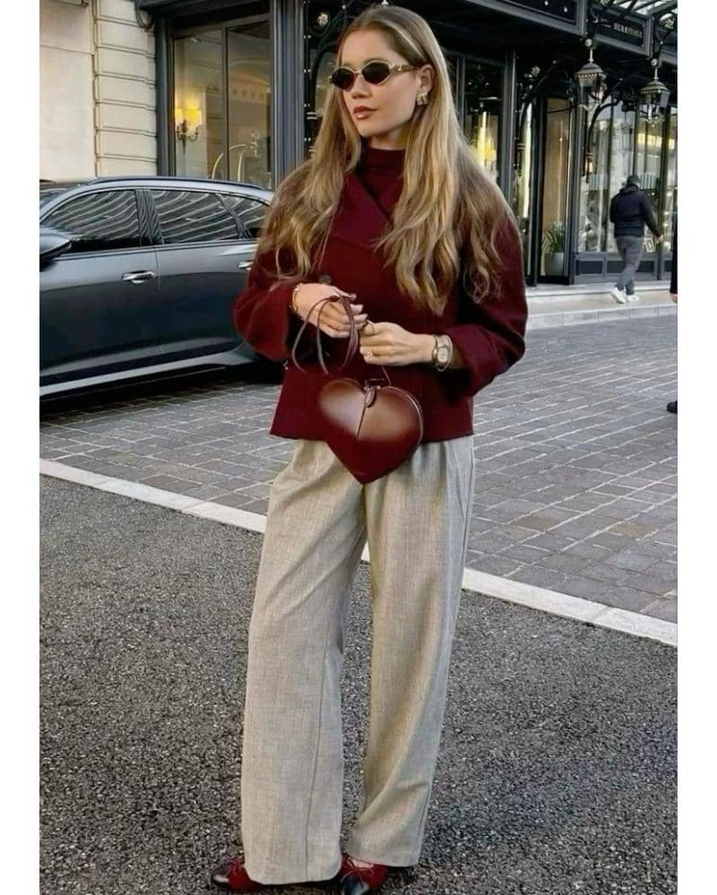 8 Tips Padu Padan Warna Maroon, Sempurna untuk Akhir Tahun | Popmama.com