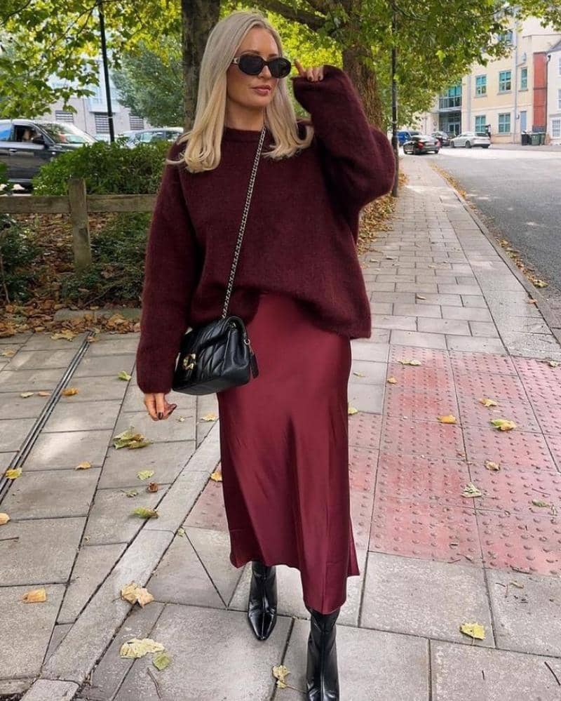 8 Tips Padu Padan Warna Maroon, Sempurna untuk Akhir Tahun | Popmama.com