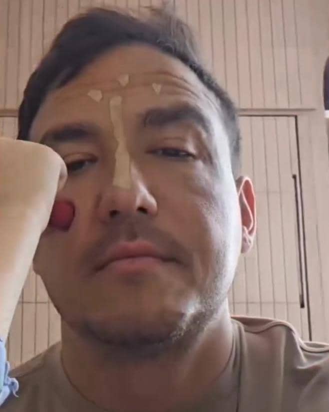 Hamish Daud Pasrah saat Didandani Zalina Jadi King Teca | Popmama.com