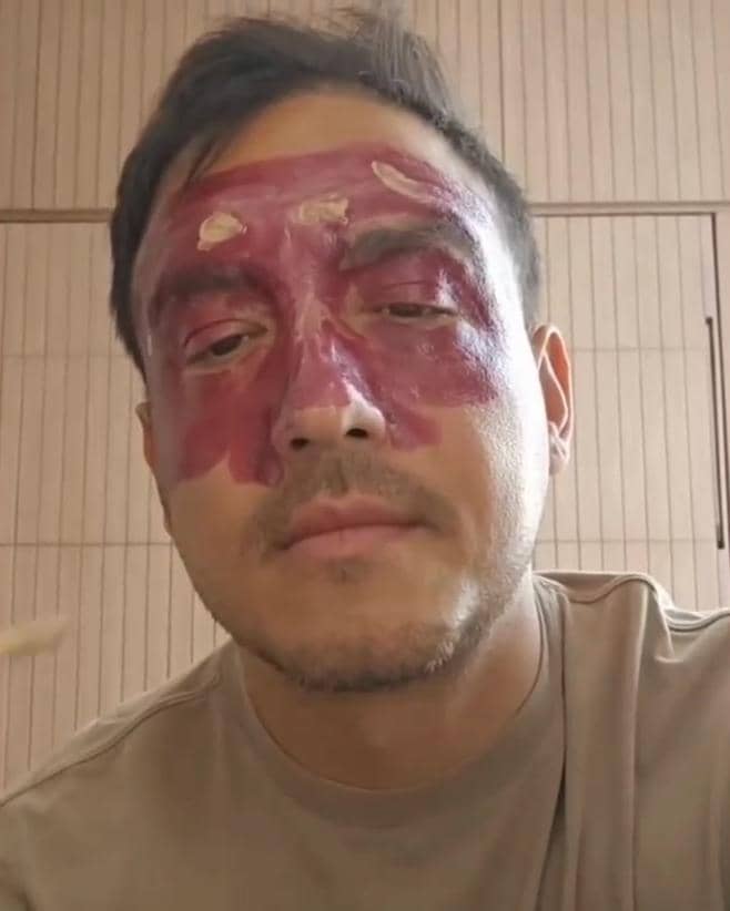 Hamish Daud Pasrah saat Didandani Zalina Jadi King Teca | Popmama.com