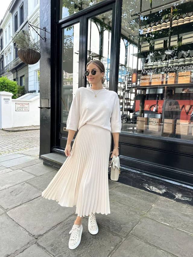 8 Rekomendasi Warna Baju yang Cocok dengan Rok Putih | Popmama.com