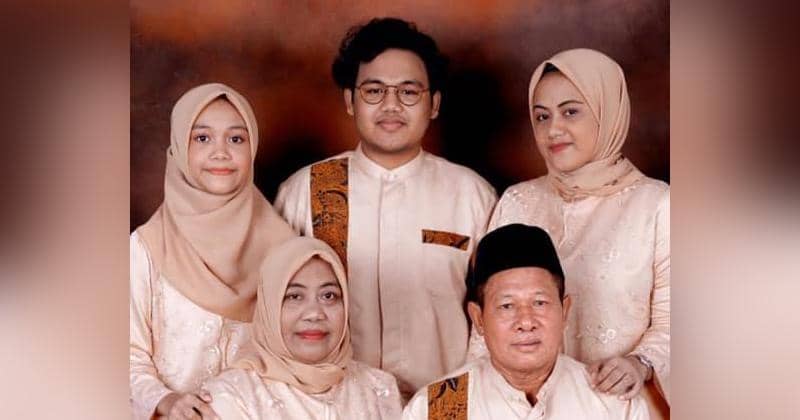5 Fakta Keluarga Dimansyah Laitupa Suami Salma Salsabil | Popmama.com