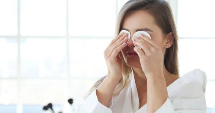 8 Penyebab Selaput Mata Bengkak dan Cara Mengatasinya | Popmama.com