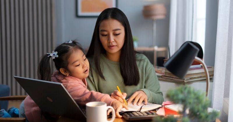 7 Tips Liburan Hemat Bersama Keluarga Tanpa Menguras Dompet | Popmama.com