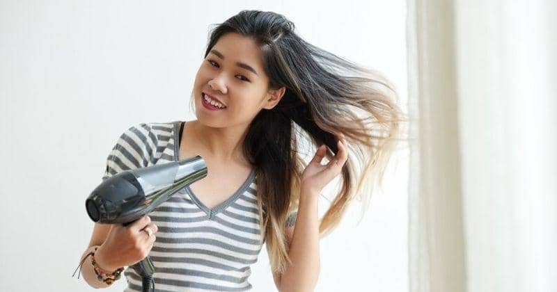 7 Cara Tepat Merawat Rambut Kering dan Rontok | Popmama.com