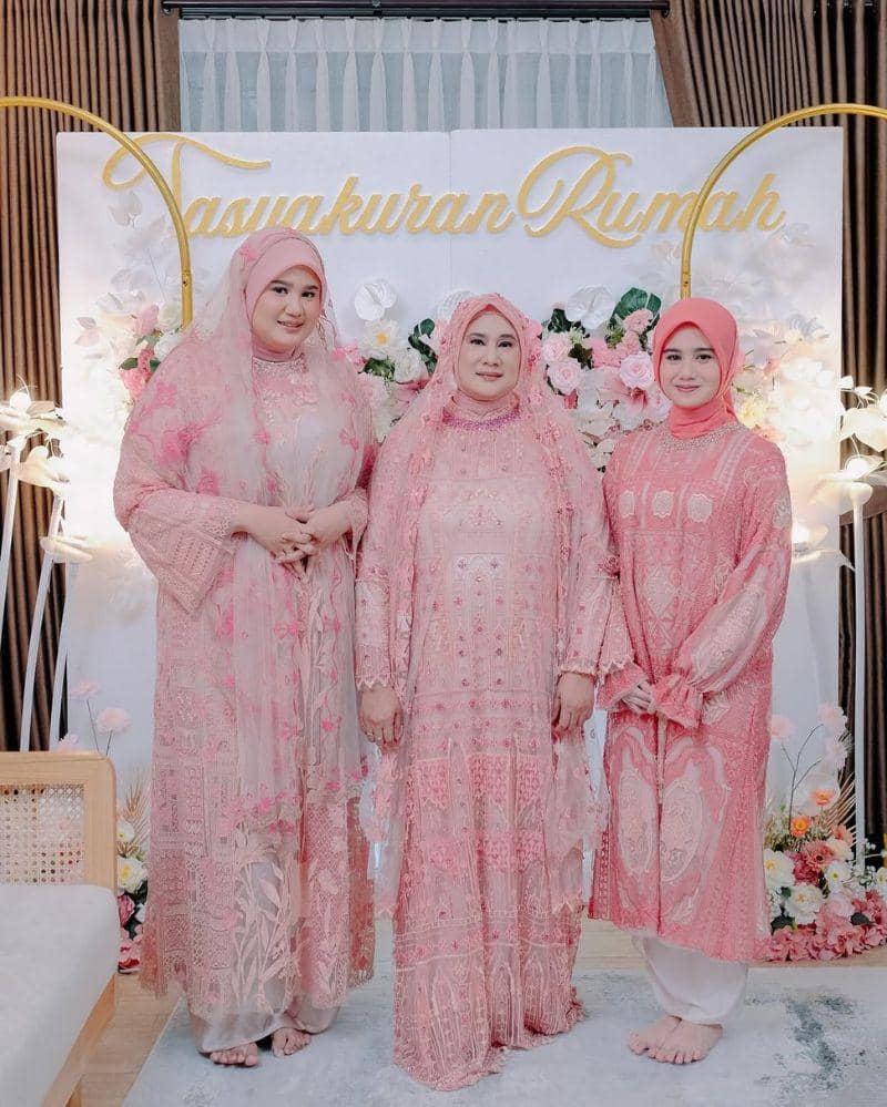 8 Foto Tasyakuran Rumah Baru Tissa Biani, Banjir Ucapan | Popmama.com