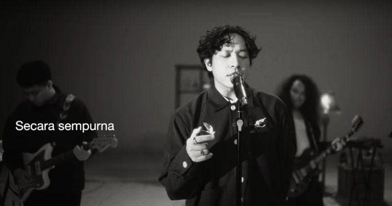 Lirik Lagu 'Semua Lagu Cinta Terdengar Sama' Hindia | Popmama.com