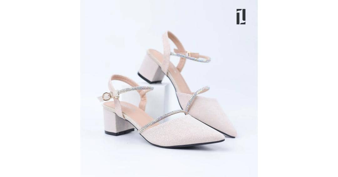 9 Rekomendasi Heels Putih Brand Lokal untuk Lebaran 2025 | Popmama.com