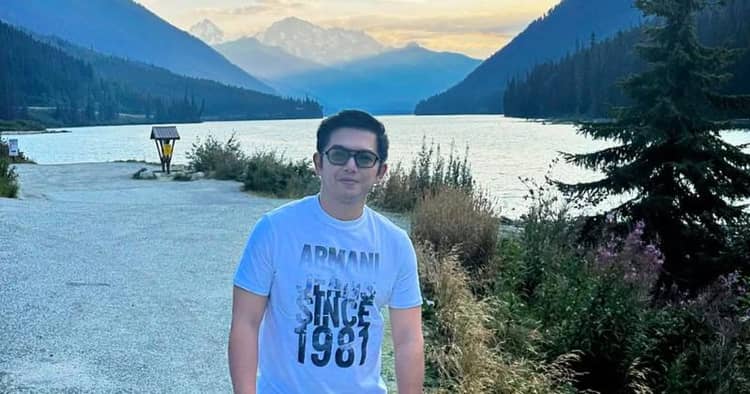 6 Fakta Keluarga Nicky Tirta, Punya Saudara Kembar Identik | Popmama.com